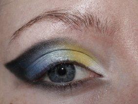 Madam Noire Makeup Studio: Tutorial: Blue and yellow cateye