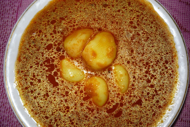 Simply...Delicious!!!: "Poondu Kuzhambu"