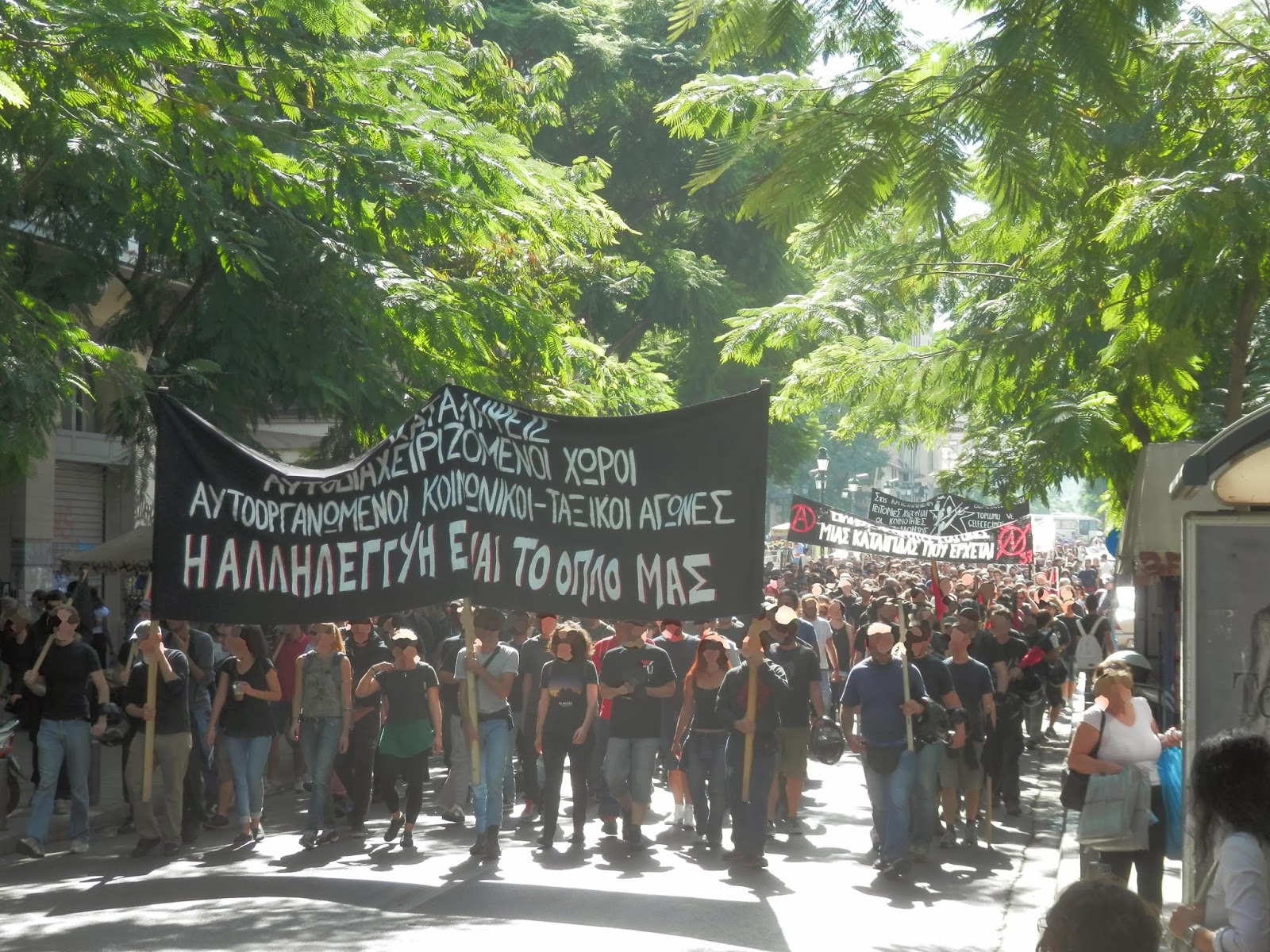 Social-Revolution: Πορεία αλληλεγγύης στις καταλήψεις 12 Οκτωβρίου 2013