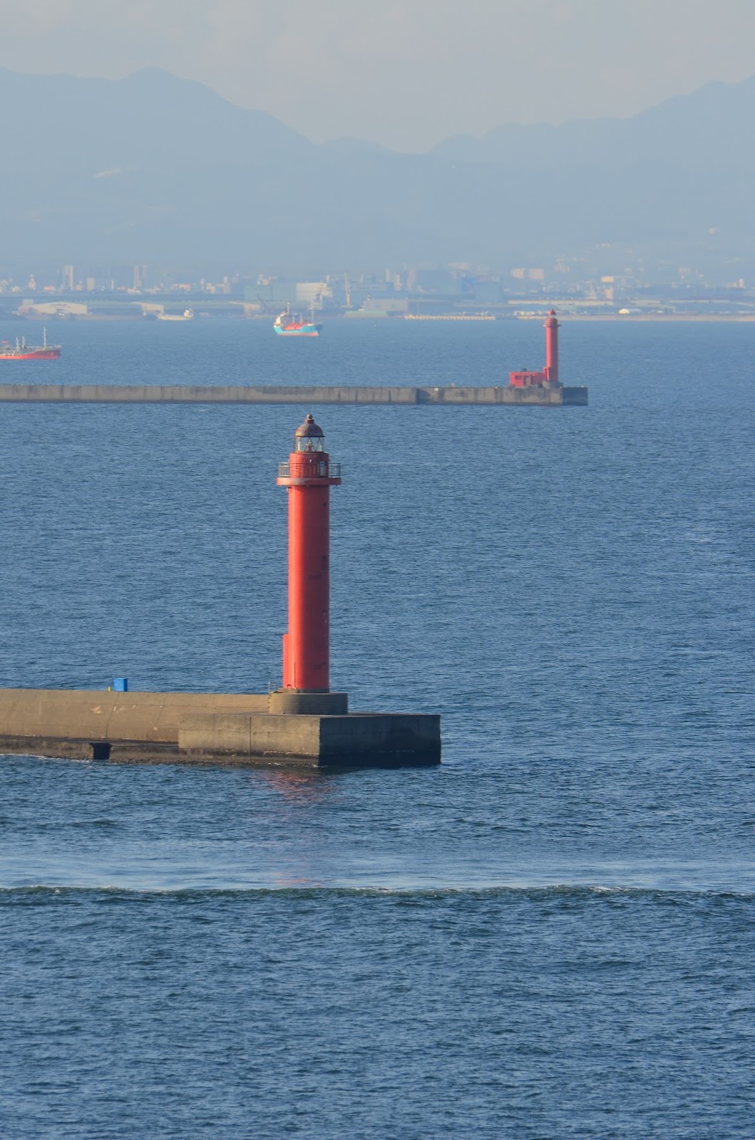 Neal's Lighthouse Blog: Gaiko South Breakwater Lighthouse - Osaka, Japan