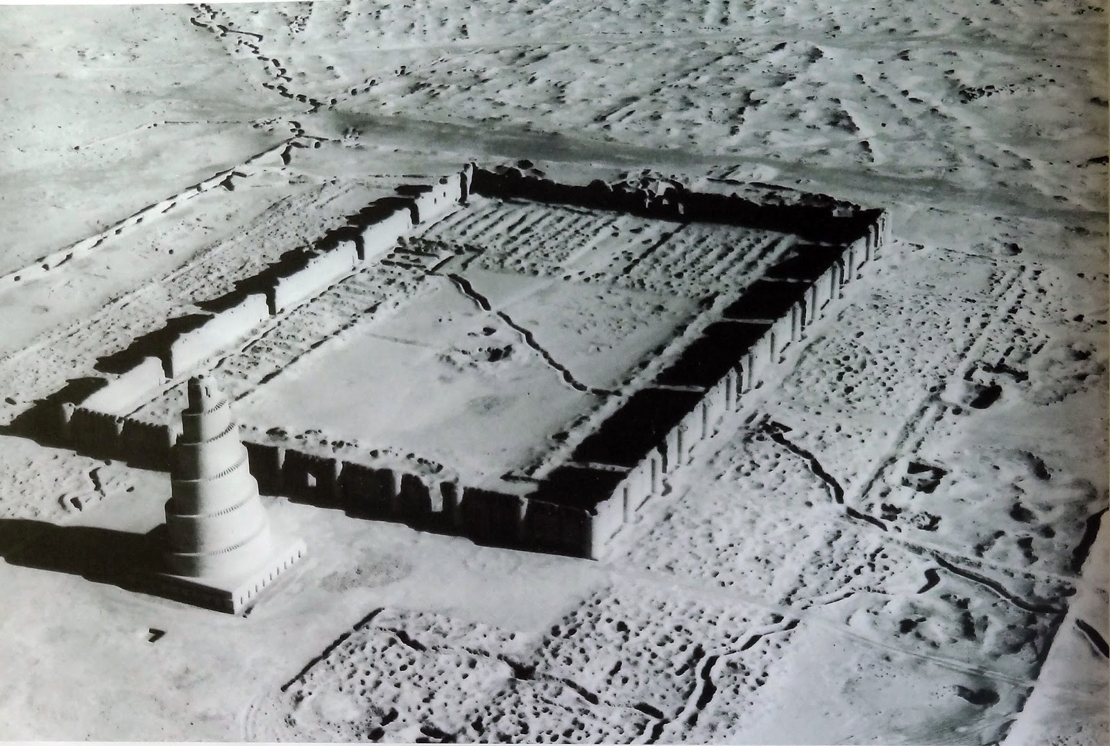 Islamic Architecture by Dxx : The Great Mosque of Samarra