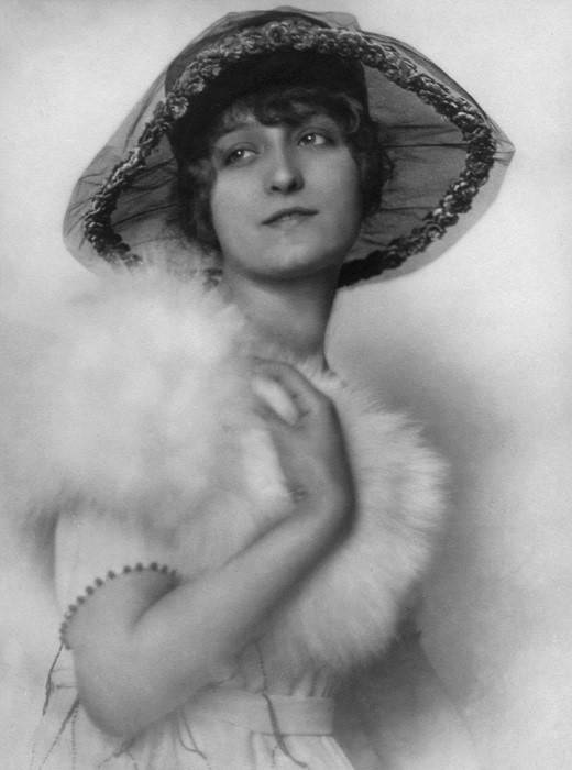 Eva May & Her Heartbreaking Suicide