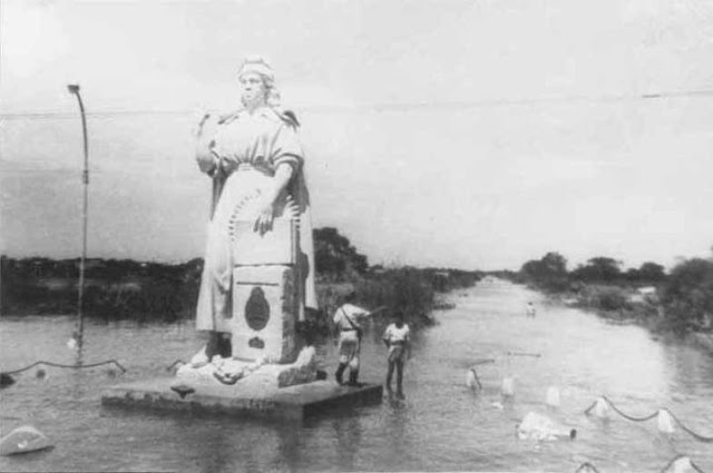 Estatua de la Constitución, Barranqueras, Chaco. - Region Litoral