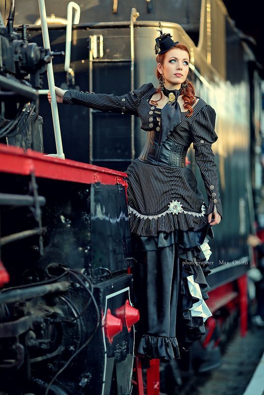Steampunk Fashion Guide: Striped Steam Train Traveler