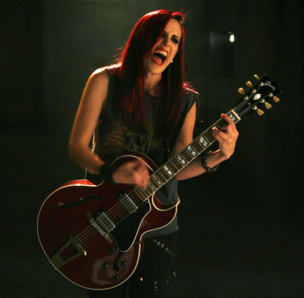 Alexx Calise: hard rock, grunge and pop guitarist singer