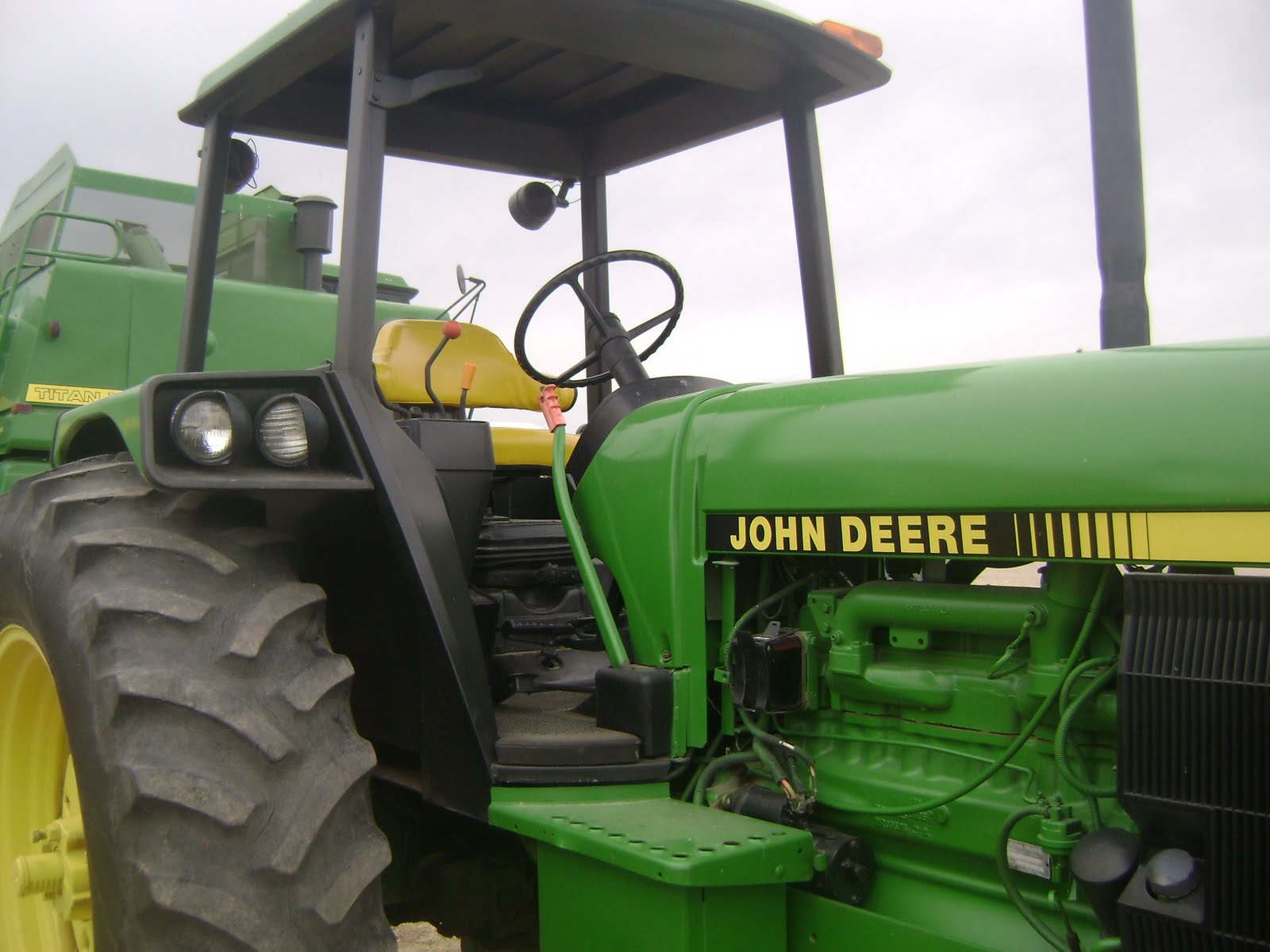 MAQUINARIA AGRICOLA INDUSTRIAL: Tractor John Deere 2955 por $13,200 ...