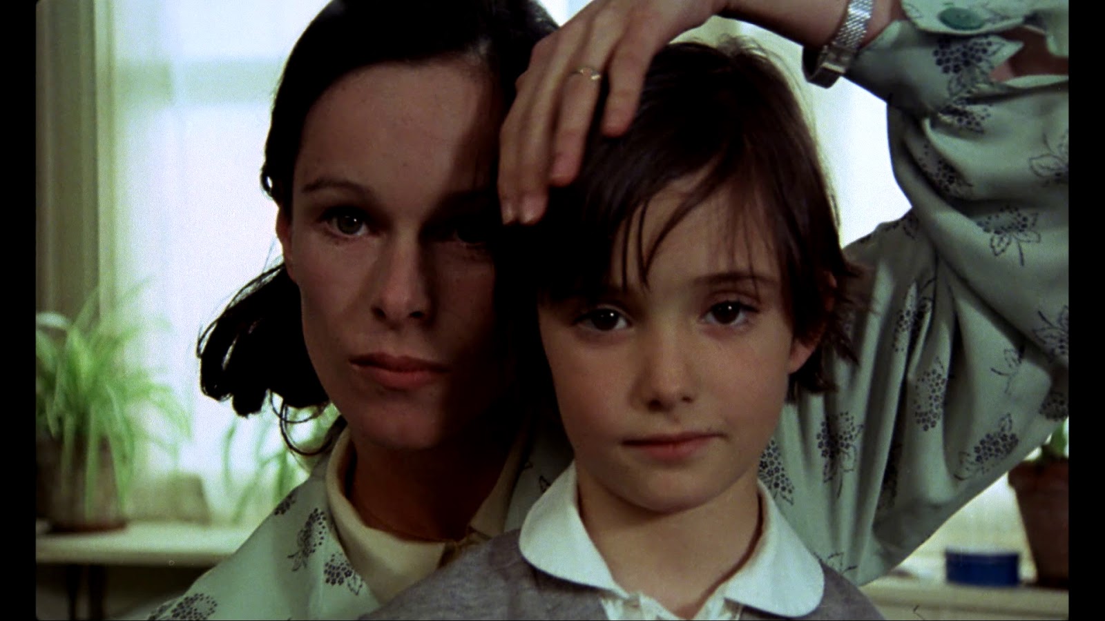 Chroniques du Cinéphile Stakhanoviste: Cria Cuervos - Carlos Saura (1976)