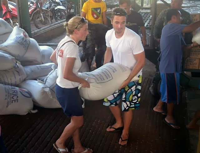 Stranded Tourists in the Philippines Help in Relief Efforts For Victims ...