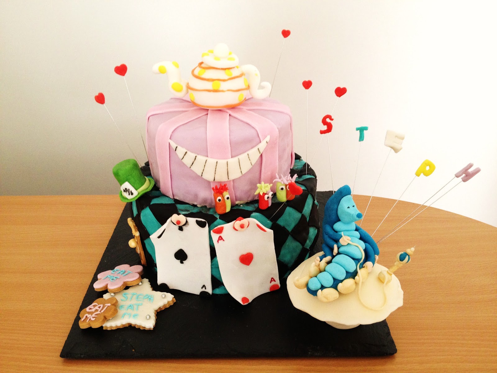 Fabtastic Cakes: Gâteau Alice au Pays des Merveilles