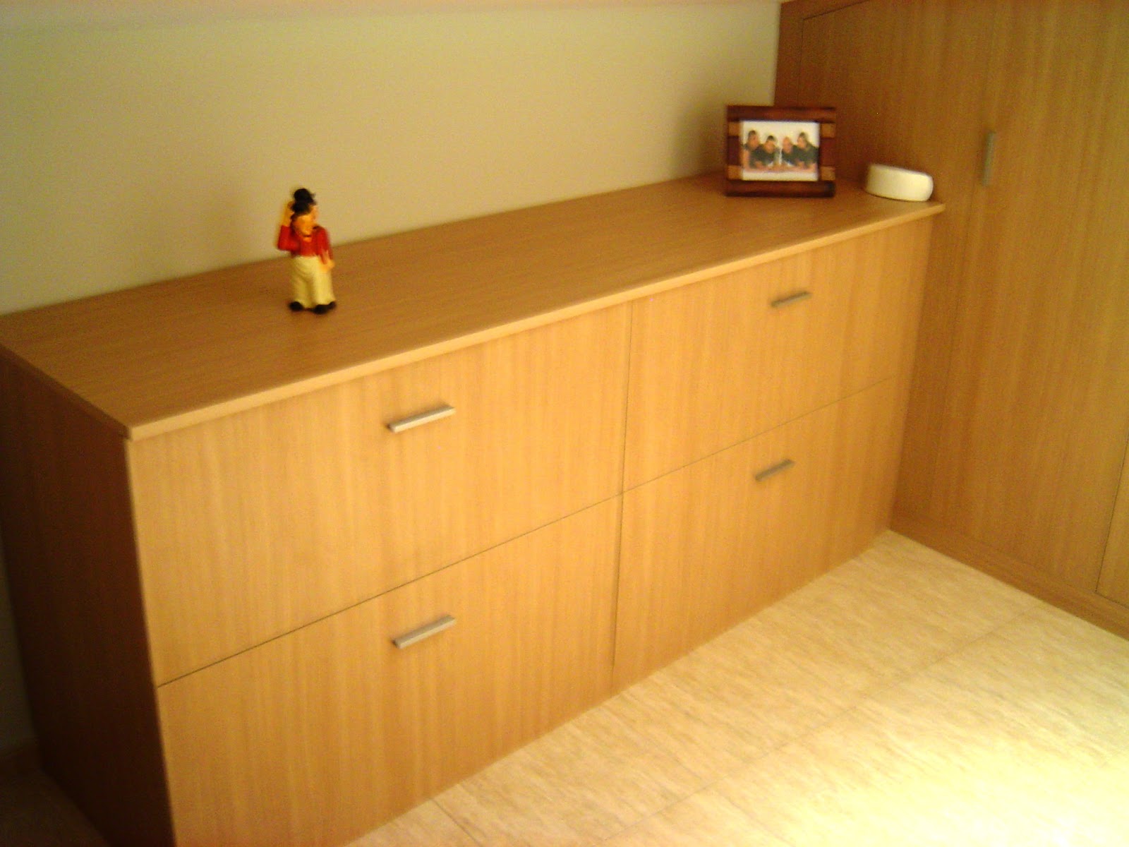 JD MOBILIARI: Armari a mida per Golfes de color Roure