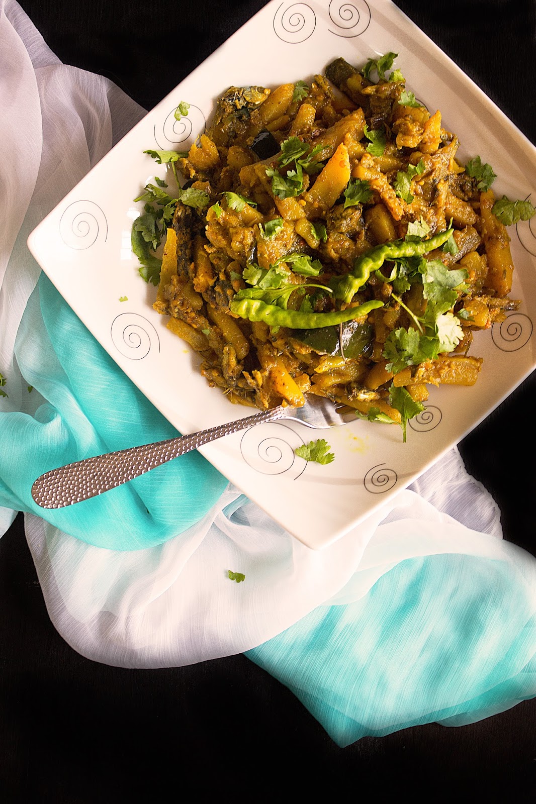 Chuno Macher Chorchori / Bengali Dry Vegetable Curry with Small Fishes