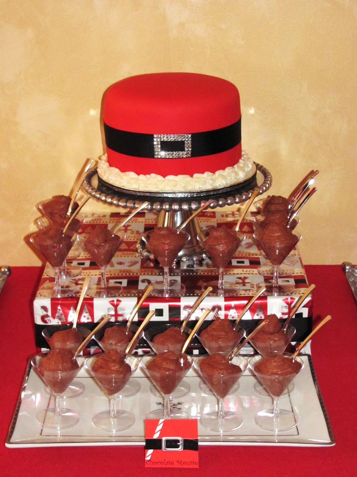 M CAKES DESIGNS: Christmas Santa Belt Buckle Cake