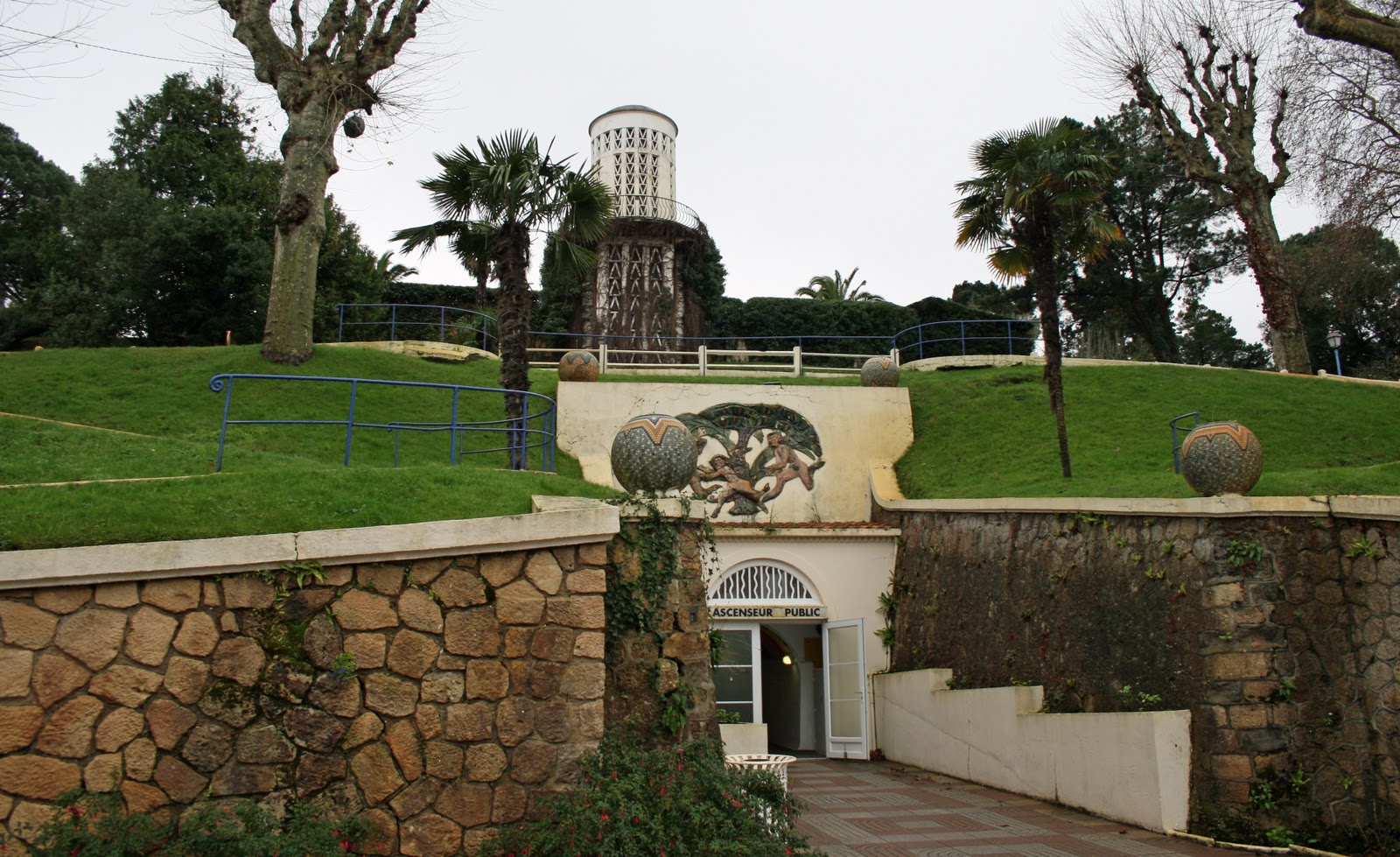 Ascenseur du Parc Mauresque: time-travelling in Arcachon - Invisible ...