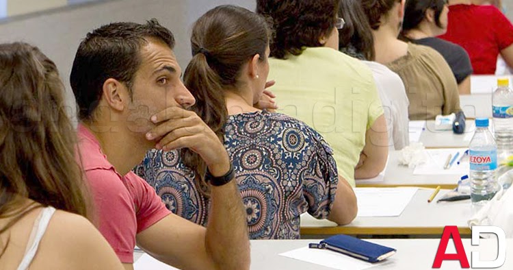 Más de 4.000 personas mayores de 20 años se examinan desde hoy para tratar de obtener el título ...