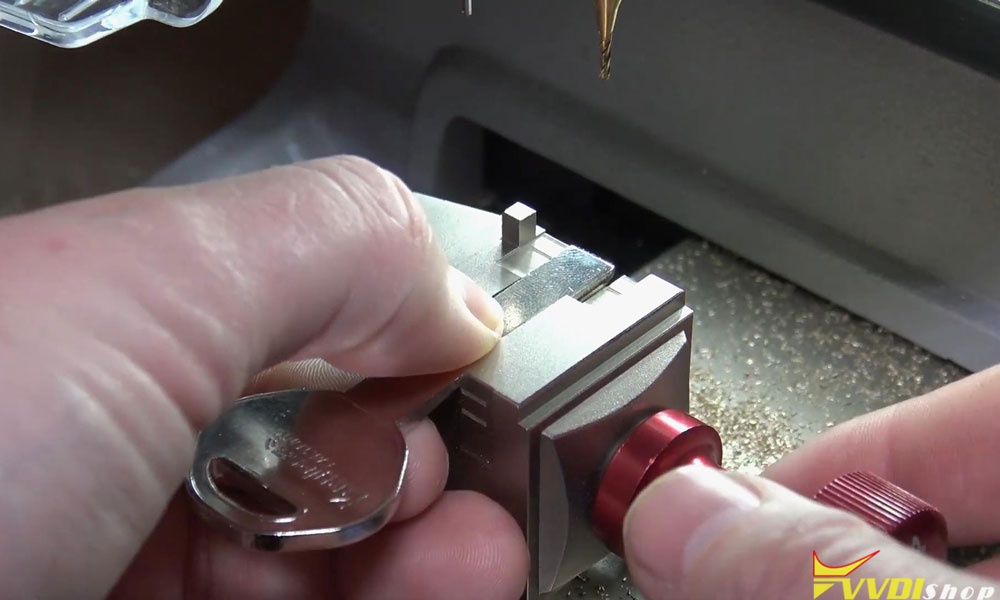 ow to Cut BMW HU92 Key with Xhorse Dolphin Key Cutting Machine ...