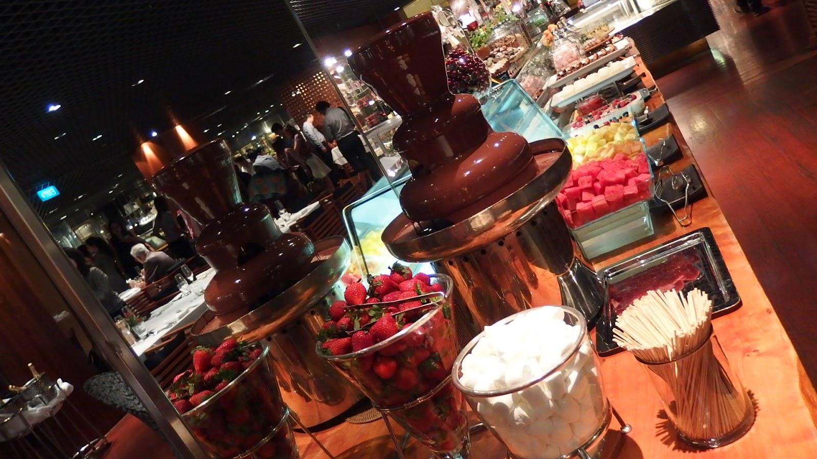 SuMMeR LoVes To Eat! Singapore Food Blog: Christmas Eve Dinner Buffet ...