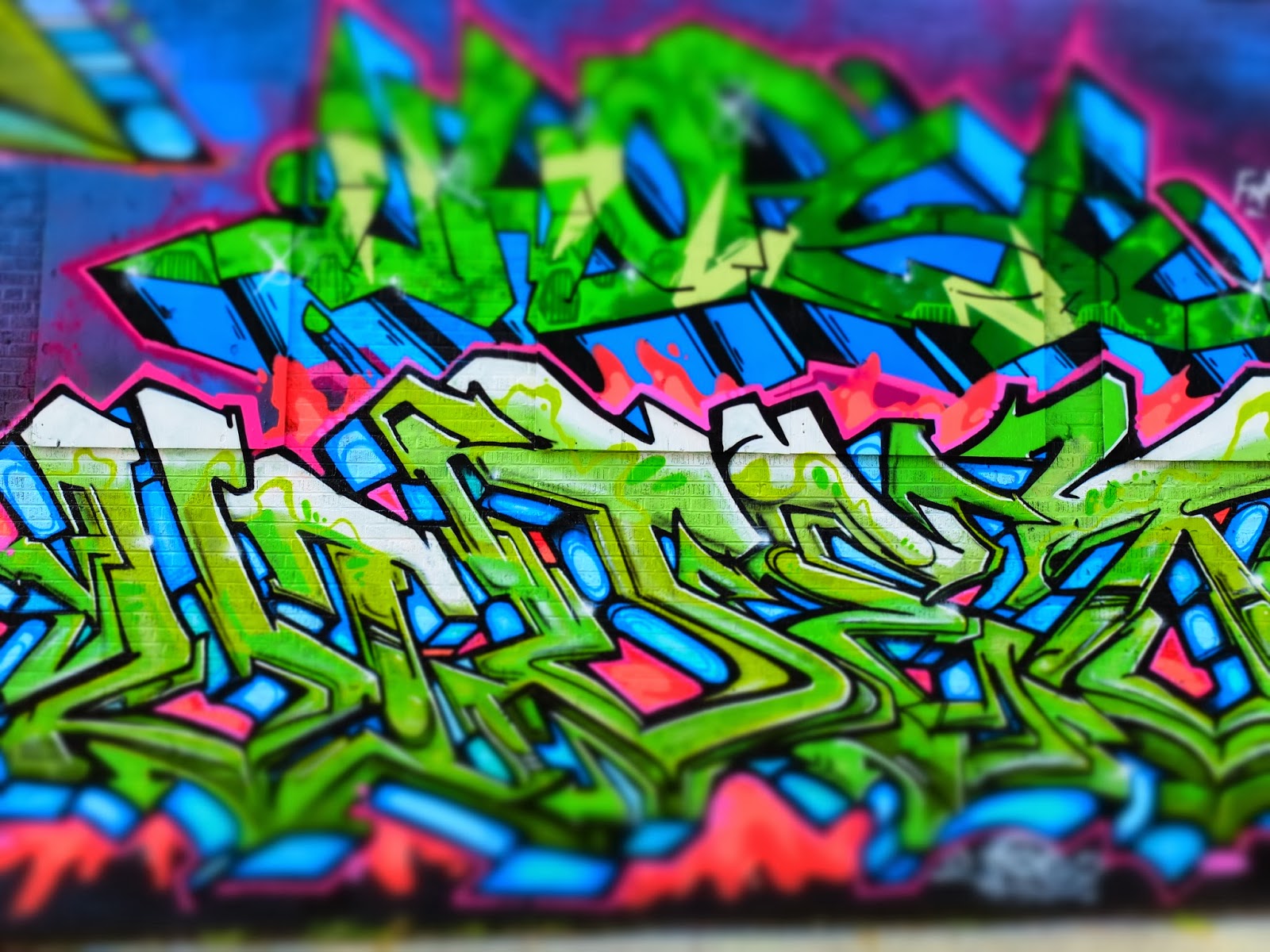 TravelMarx: Wildstyle Graffiti- University Apple Store