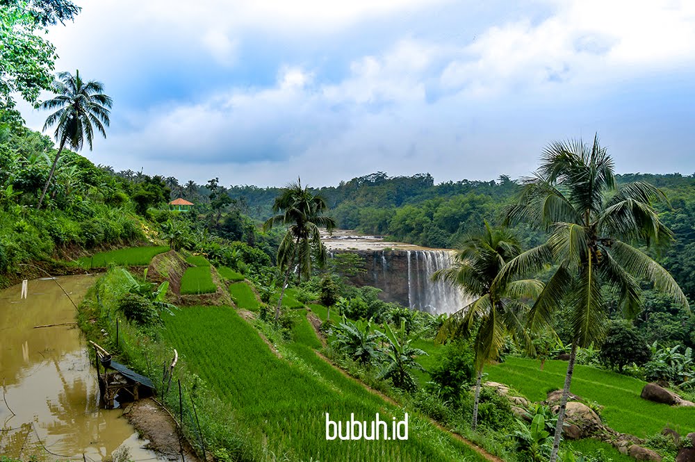 Curug Awang - Pesona Air Terjun dengan lebar terpanjang di kawasan ...