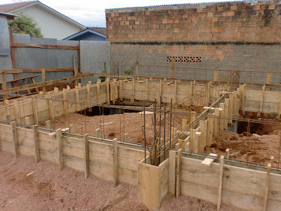 Residencial Guarujá: Montagem das vigas de baldrame