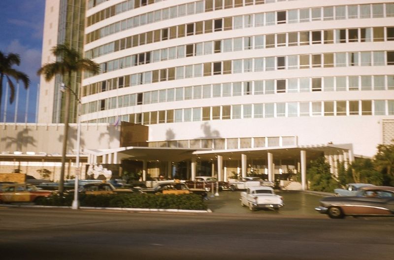 40 Fascinating Color Photos Capture Street Scenes of Miami & Miami ...