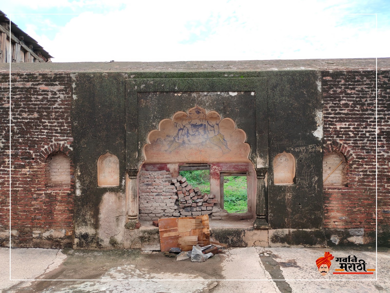 पळशीचा भुईकोट किल्ला/ पळशीची गढी/ पळशीकर वाडा (Palashi Fort)