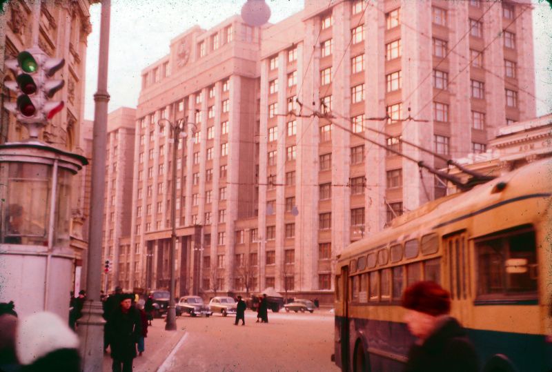 40 Fascinating Color Photos Capture Street Scenes of Moscow in the Mid ...
