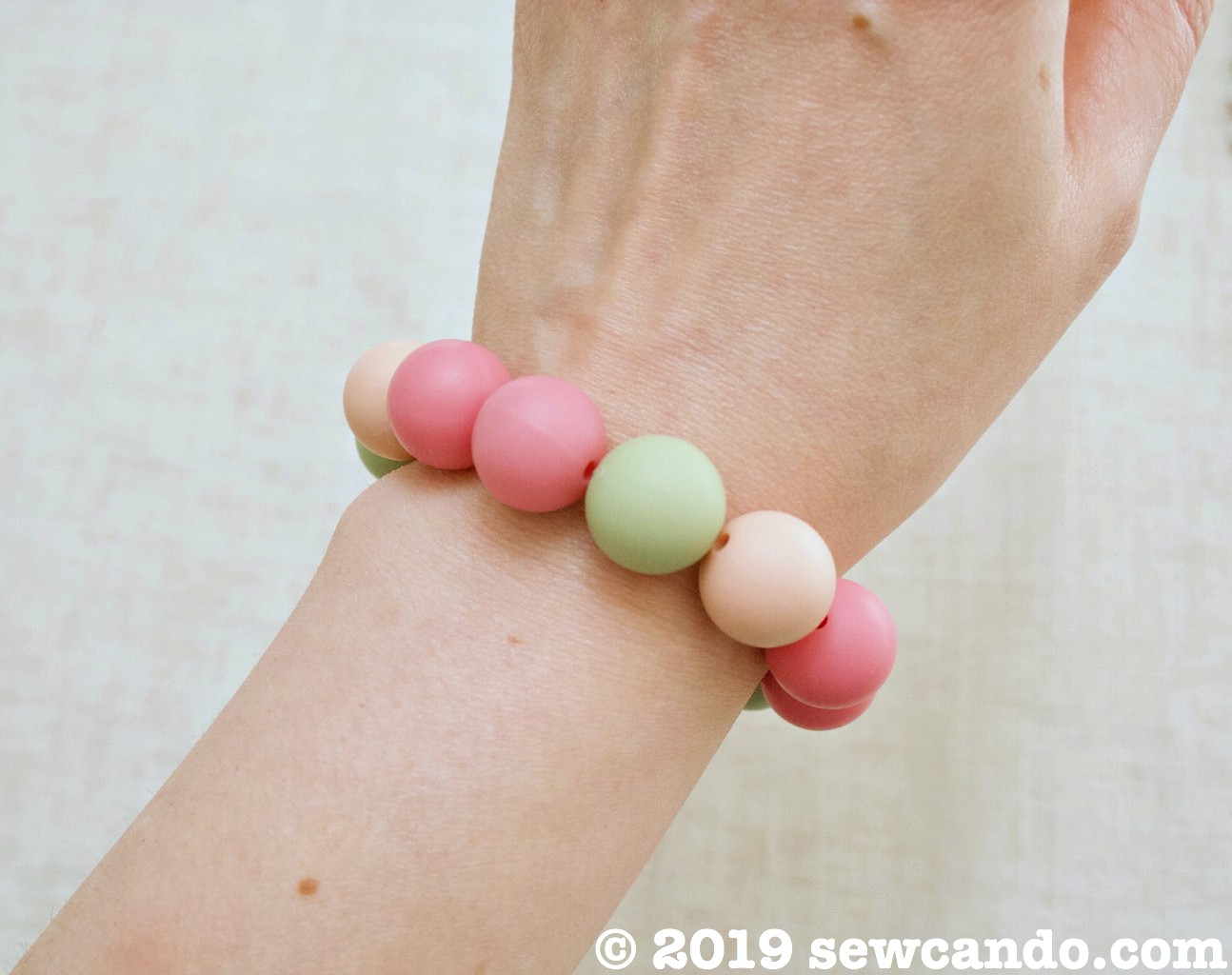 Sew Can Do: Easy DIY Bead Stretch Bracelets