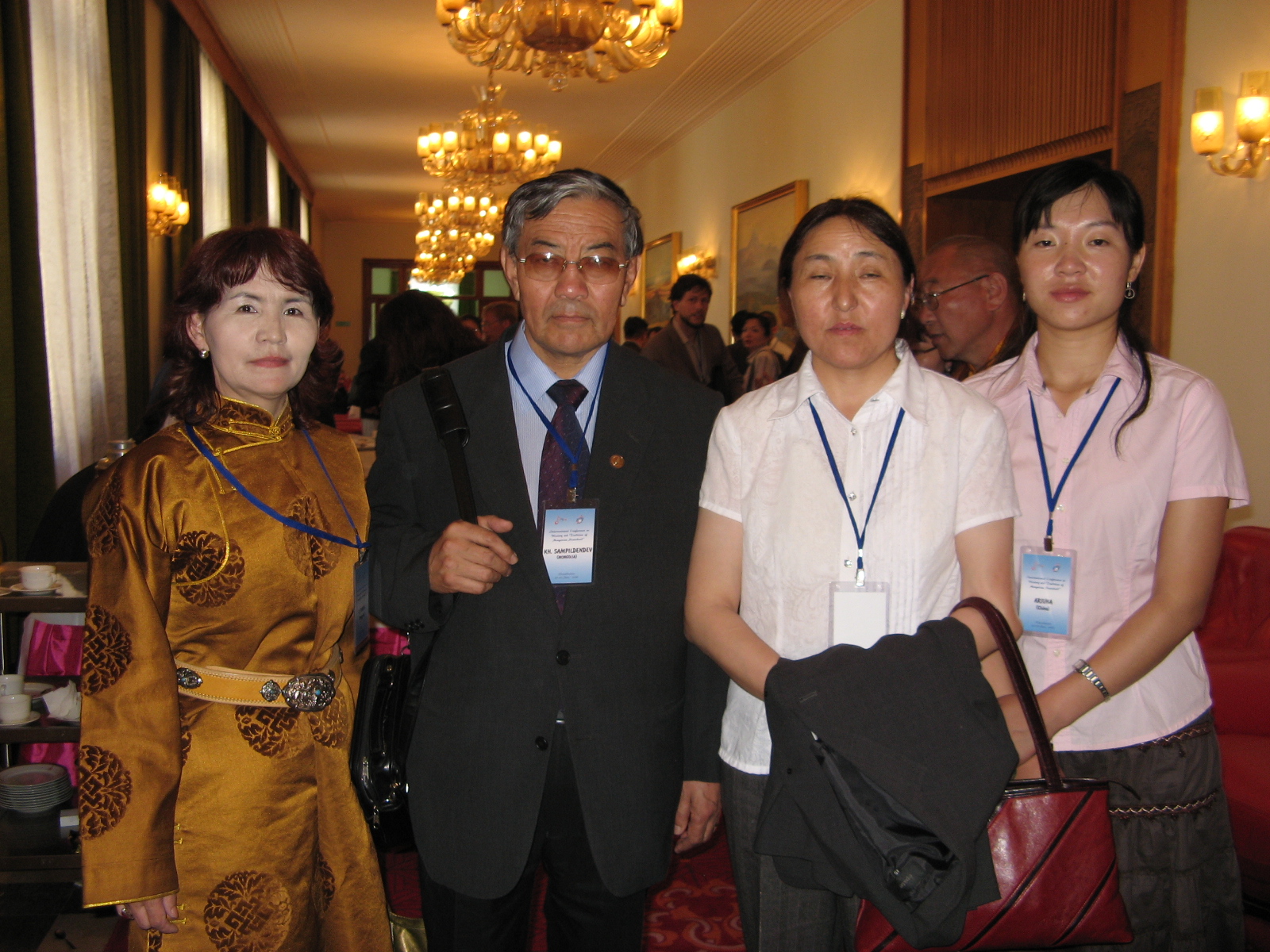 BIIRBEH.MN by Bataka - Д.Сумъяа : НОМЫН ДАЛАЙД ХӨТӨЛСӨН БАГШ НАР МИНЬ