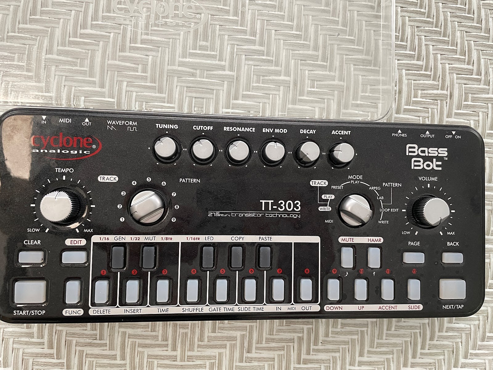 MATRIXSYNTH: Cyclone Analogic TT-303 Bass Bot V2