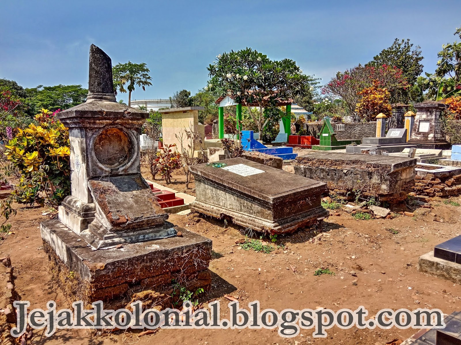 Jejak Kolonial: Kerkhof Cilacap ; Monumen Kematian di Tepi Pantai