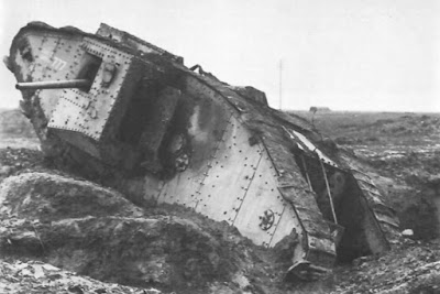 Le char anglais Mark IV "mâle et femelle".