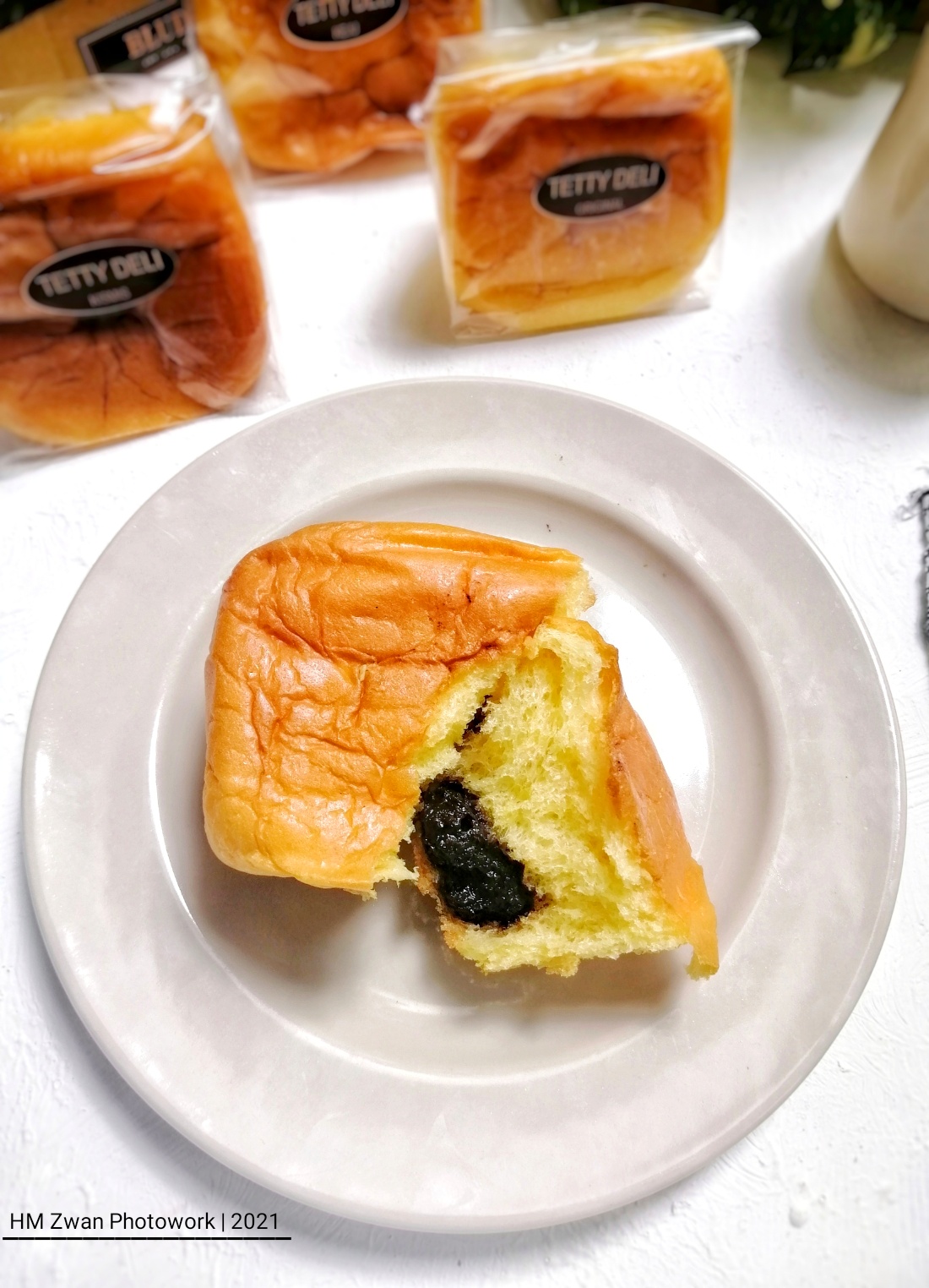 HM Zwan: Roti Bluder Tetty Deli : Alternatif Oleh-oleh Kekinian dari ...