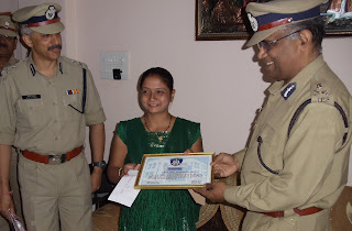 Ahmedabad Live News: Daksha felicitated by the Ahmedabad police ...