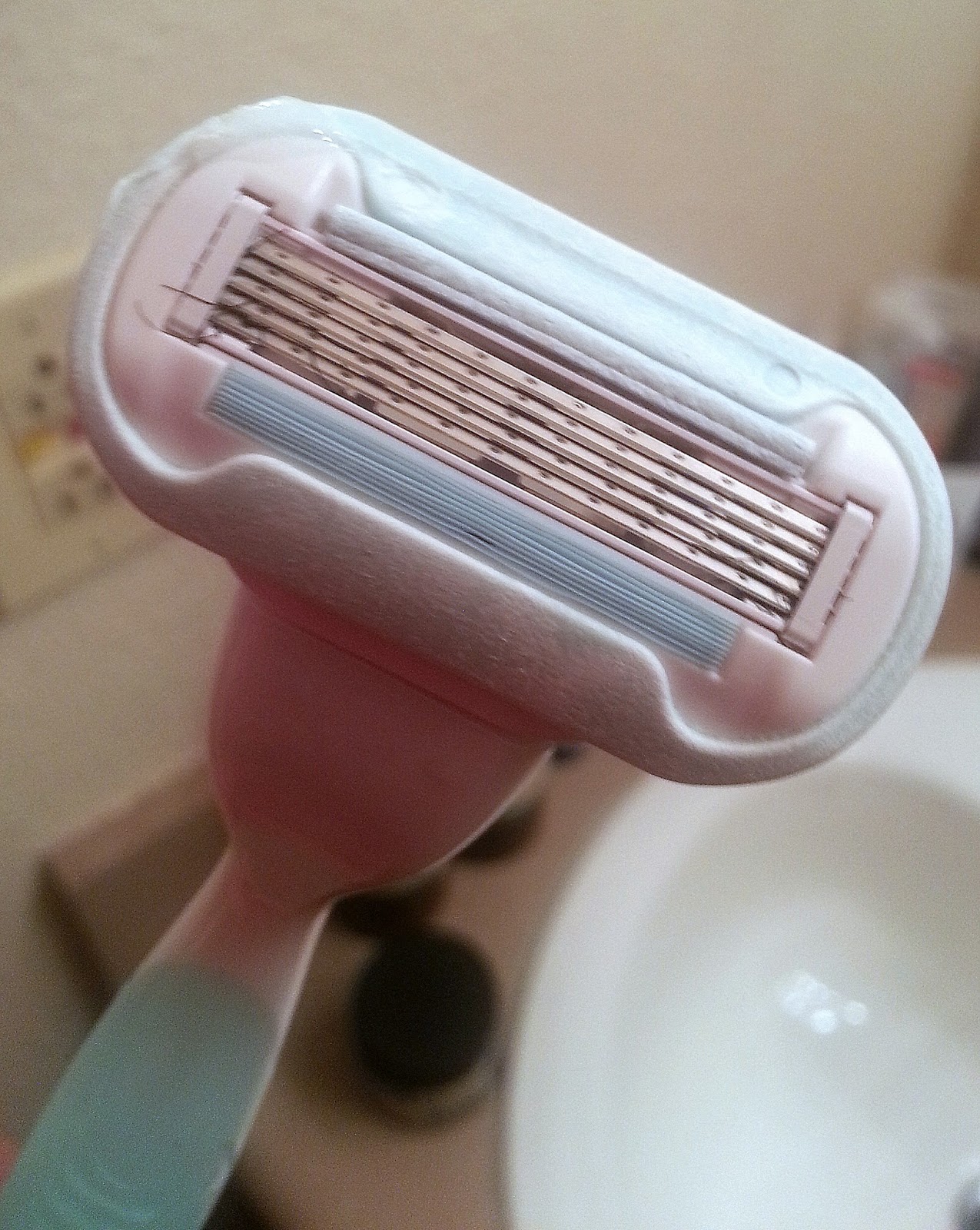 Beauty | Gillette Venus Embrace Sensitive Razor Review | FabEllis