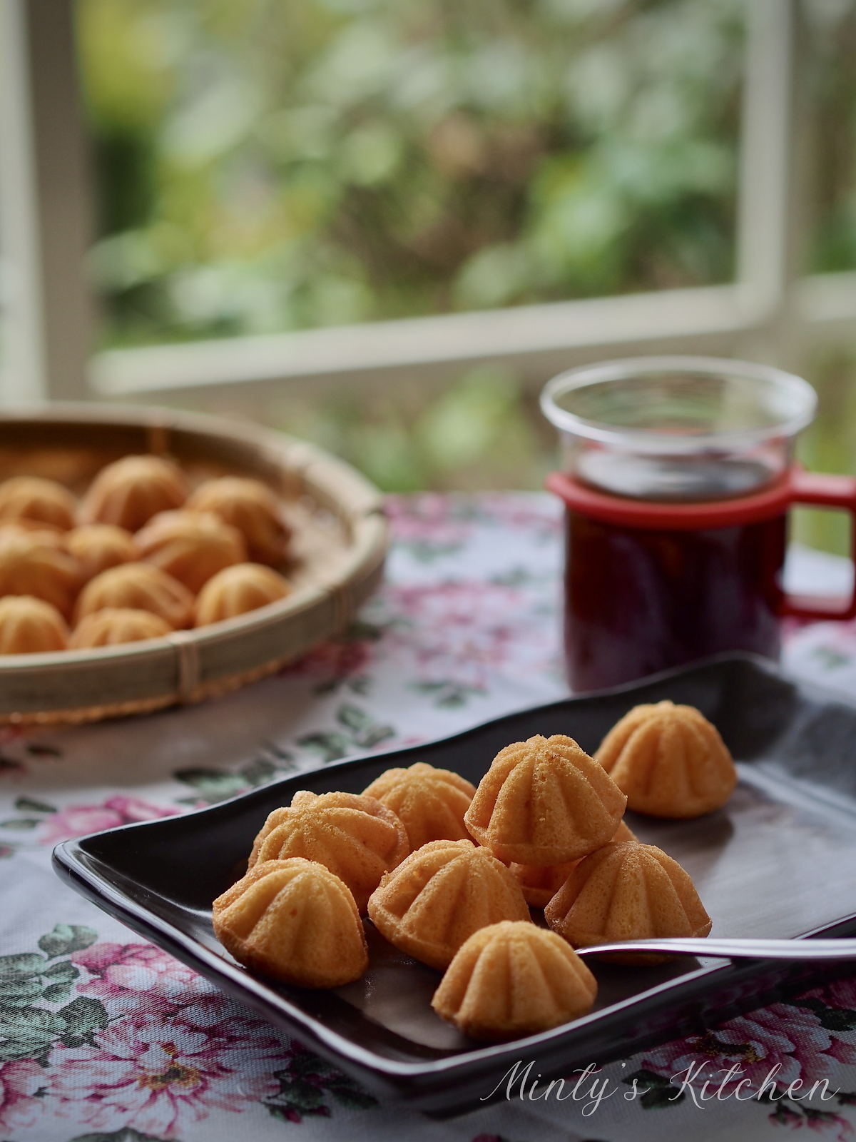 Minty's Kitchen: Kuih Bahulu (Sponge Cake)