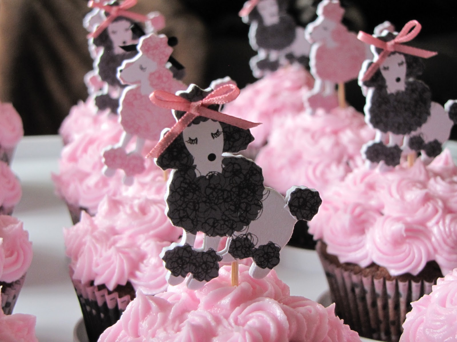 Pâtisserie Paris: Ooh La La Poodle Cupcakes