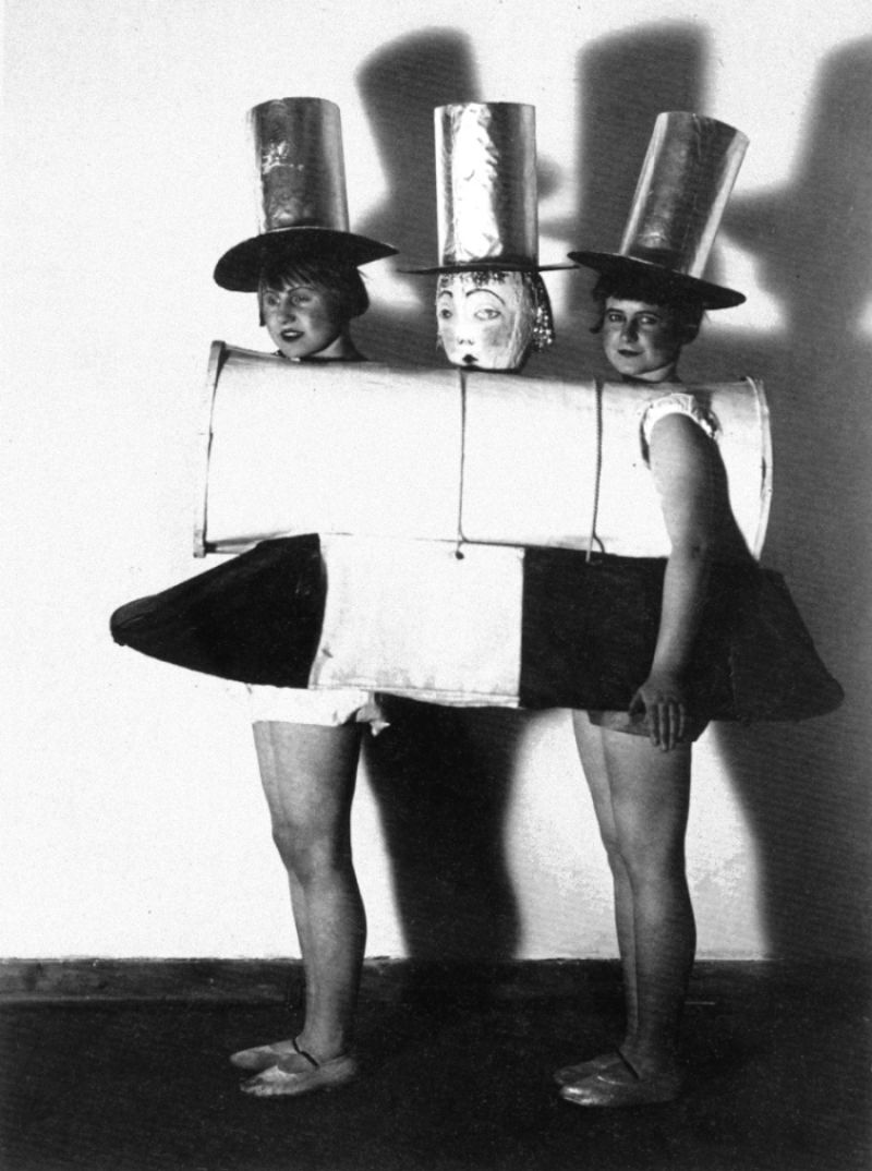 The Triadic Ballet: Weirdly Wonderful Costumes by Oskar Schlemmer From ...