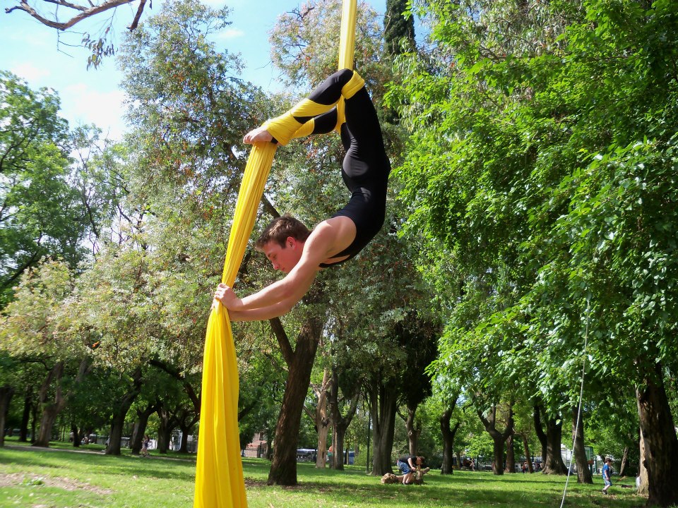 ¿Qué es acrobacia en tela y qué beneficios tiene? ~ Acrobacia en tela