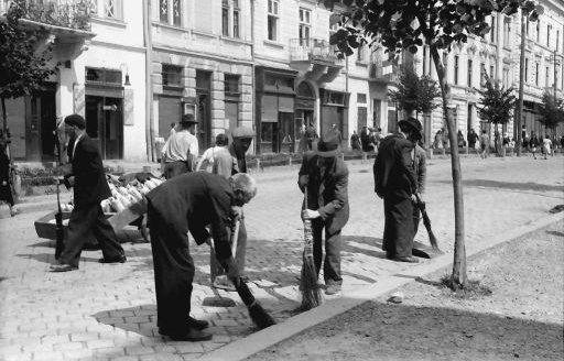 CZERNOWITZ: Willy Pragher (1908-1992) - Thirty Out Of One Million ...