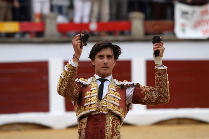 Perú Taurino: ANDRÉS ROCA REY DOS OREJAS EN CÁCERES (ESPAÑA) Y DOS ...