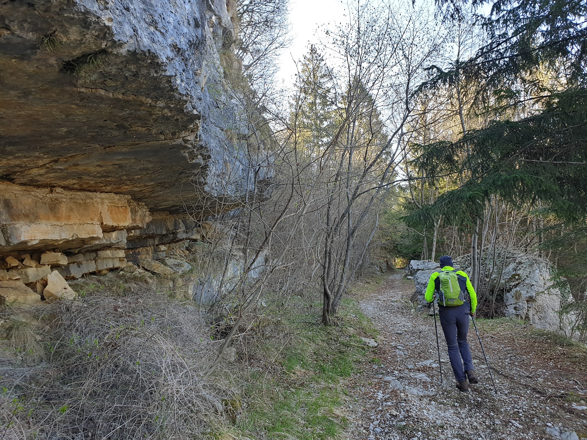 Su strade e sentieri: PEDESCALA - CASTELLETTO DI ROTZO - ALTARKNOTTO ...
