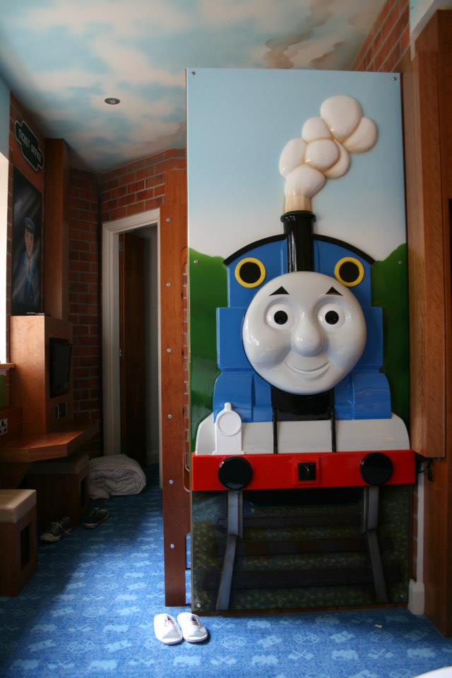Little Super Sparks: Days Out - Drayton Manor Thomas-themed rooms