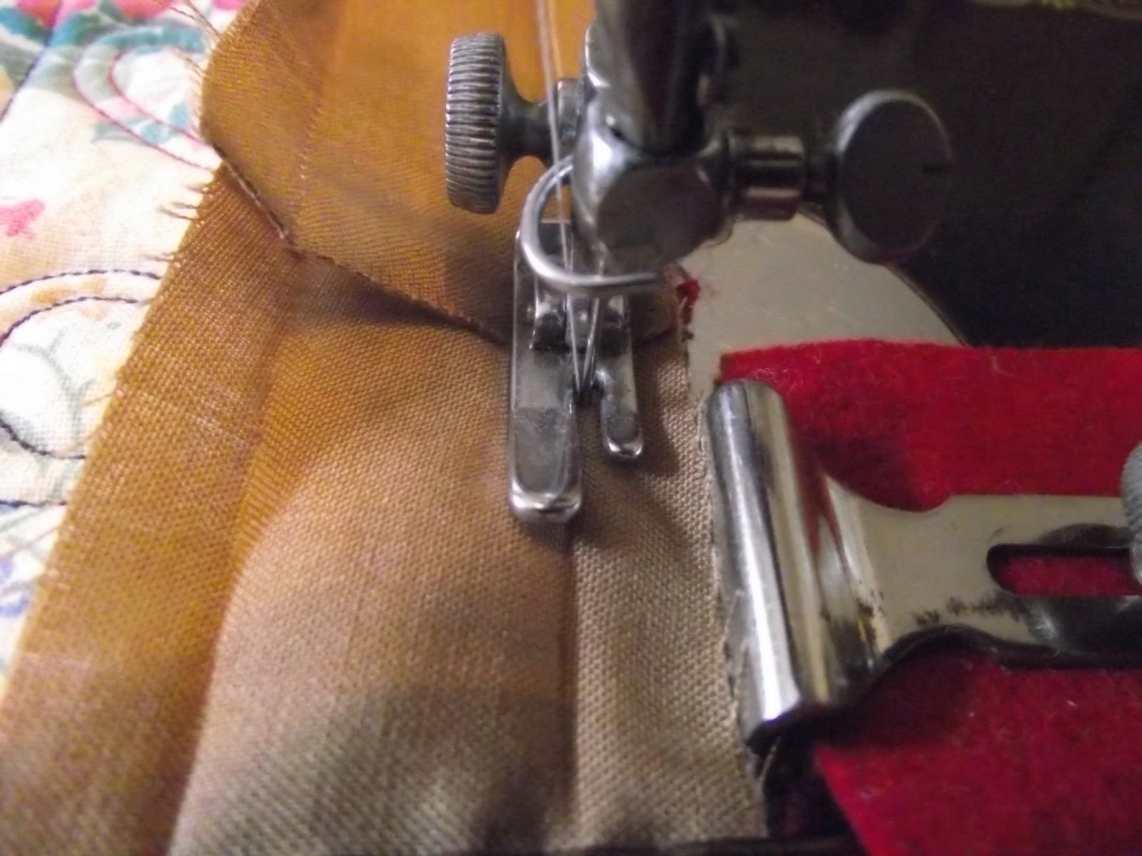 Lizzie Lenard Vintage Sewing: Overlapping Binding