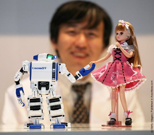 Sagomon: World's Smallest Humanoid Robot (2007) Sagomon: World's Smallest Humanoid Robot (2007)