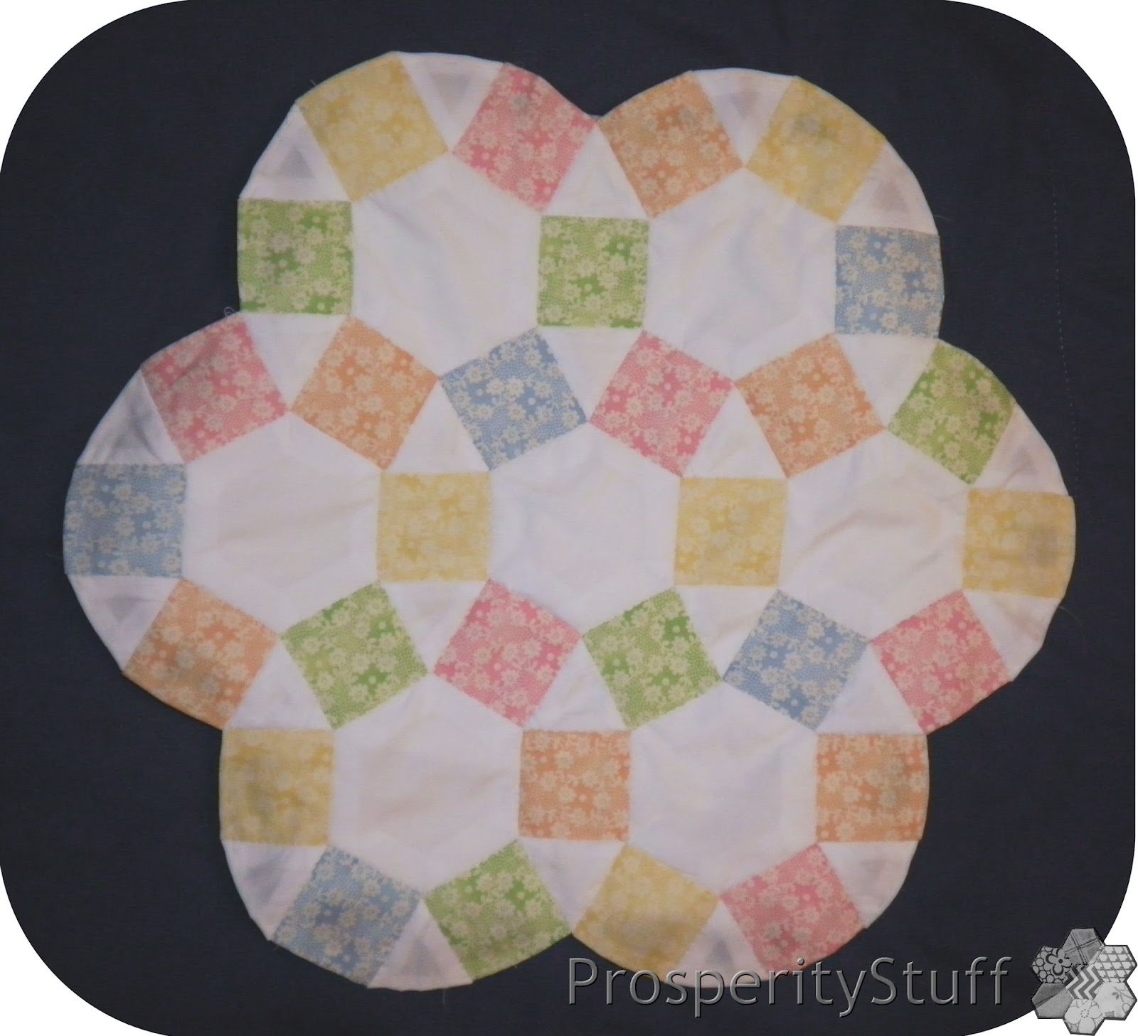 ProsperityStuff Quilts: Round English Paper Piecing (sort of)