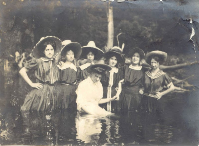 20 Cool Photos Show What Swimwear Looked Like During the Victorian Era ...