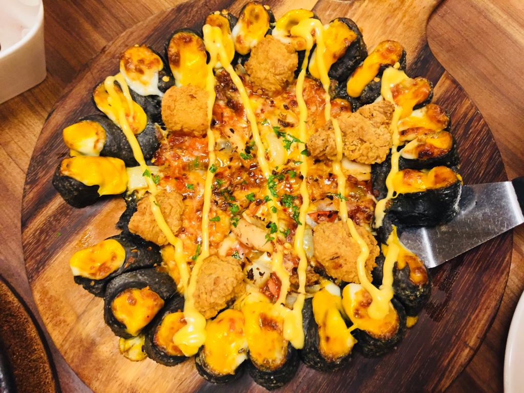Ain Syahirah: Pizzahut : Black Volcano Pizza review