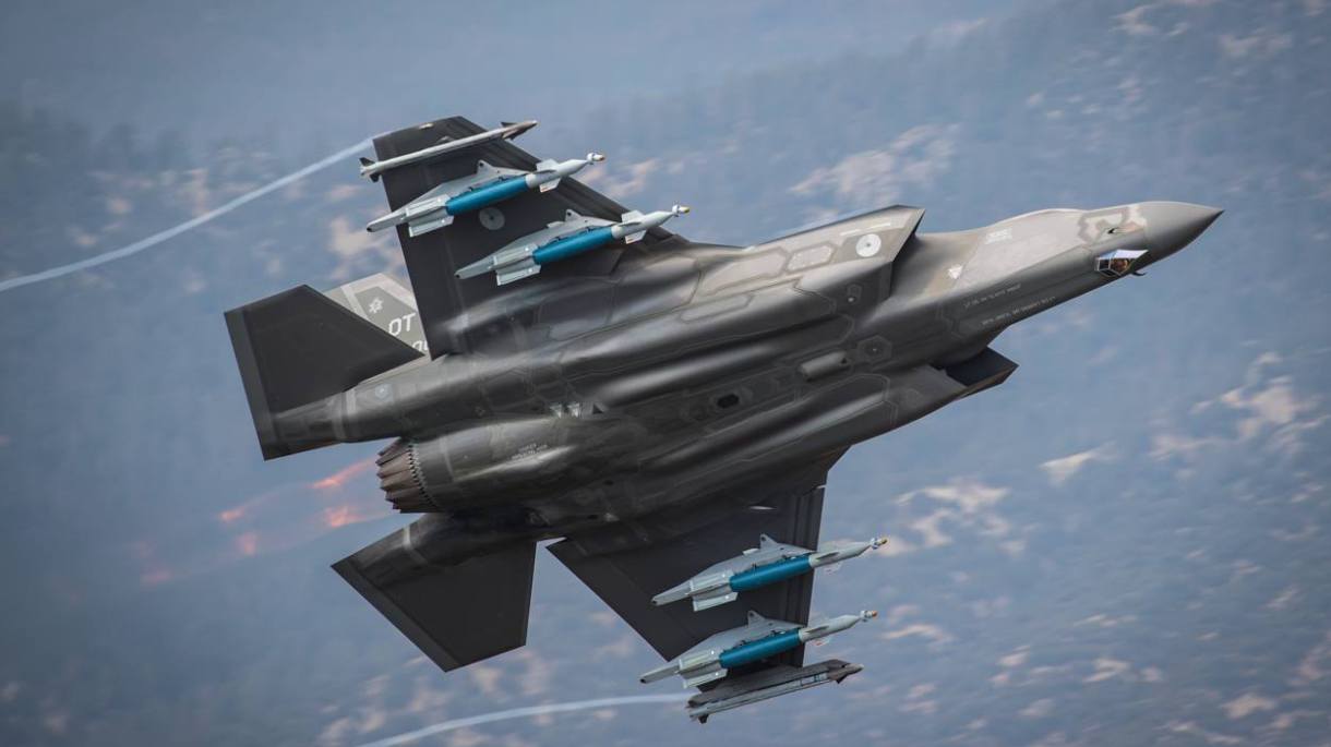 NITPICK: F-35 SIDEWINDER PYLONS