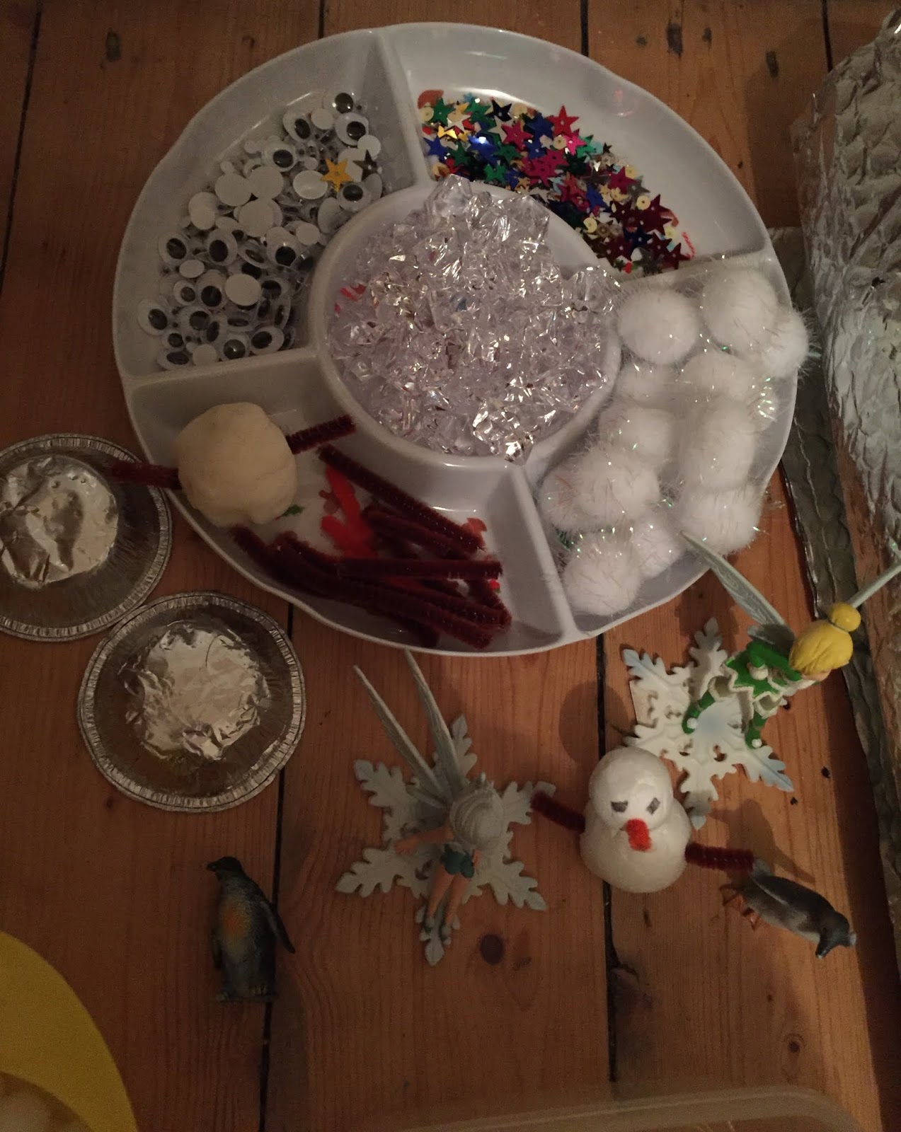 Winter tuff tray - Build a Winter Wonderland