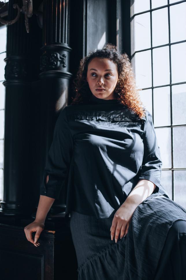 Richard Saenz explora la libertad en volúmenes para su colección de ...